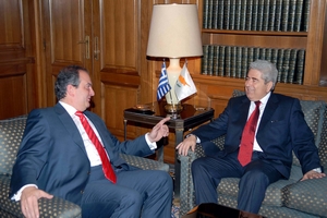 Συνάντηση Καραμανλή- Χριστόφια | News 24/7