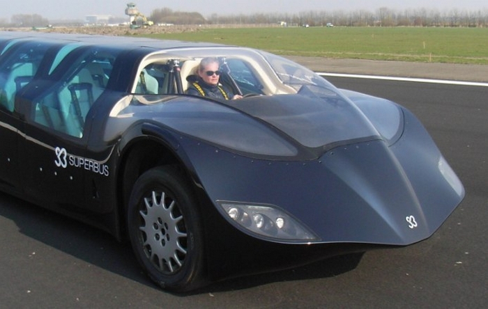 Στο δρόμο το πρώτο "super bus" | News 24/7