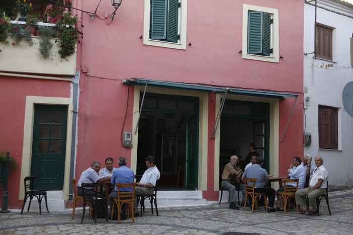 Μικρές ιστορίες της πόλης: "Το καφενείο της πλατείας" | News 24/7