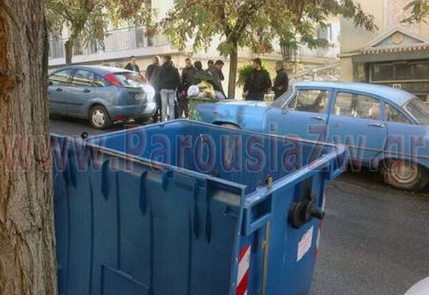 Θεσσαλονίκη: Βρέθηκε πτώμα τυλιγμένο σε κουβέρτες σε κάδο απορριμμάτων ...