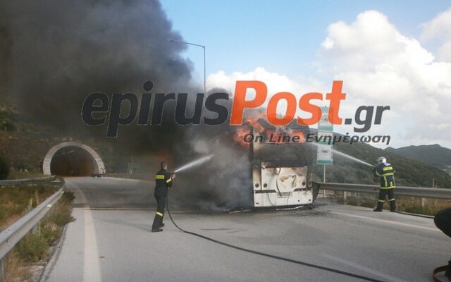 Λεωφορείο πήρε φωτιά στην Εγνατία οδό | News 24/7