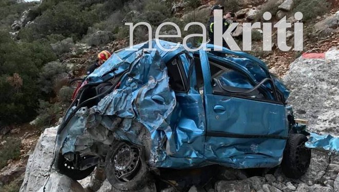 Κρήτη: Σοκαριστικές εικόνες από το ΙΧ που έπεσε σε γκρεμό με μητέρα και ...