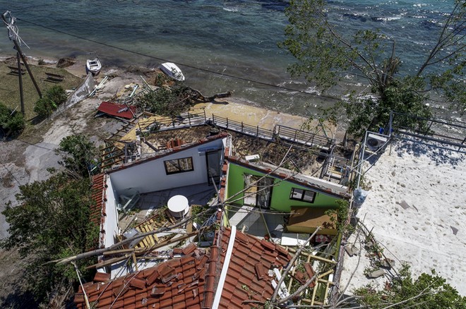 Κακοκαιρία στη Χαλκιδική: Η καταιγίδα είχε διάμετρο 160 χλμ. και ριπές ...