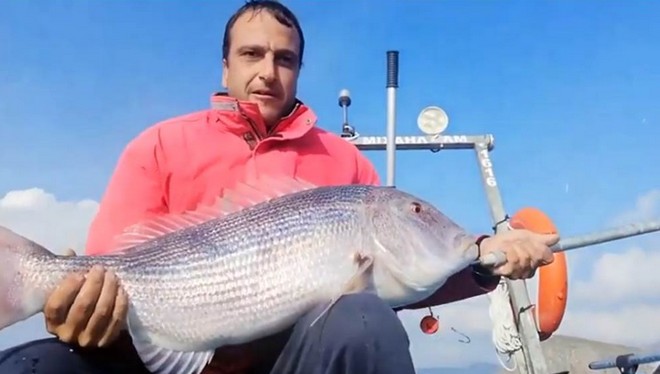 Λήμνος: Ερασιτέχνης ψαράς έπιασε με καλάμι συναγρίδα 10 κιλών | News 24/7