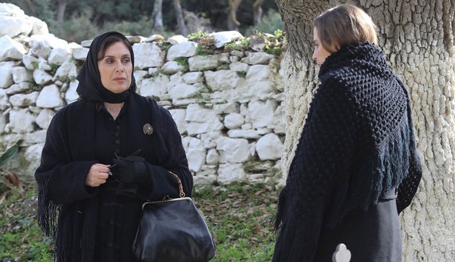 Άγριες Μέλισσες: Η Μυρσίνη αποκαλύπτει ποιος είναι ο πατέρας των ...