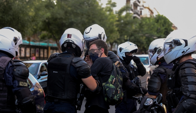 Ελεύθεροι οι τρεις που συνελήφθησαν αλλά με "απαγόρευση για διαδηλώσεις ...