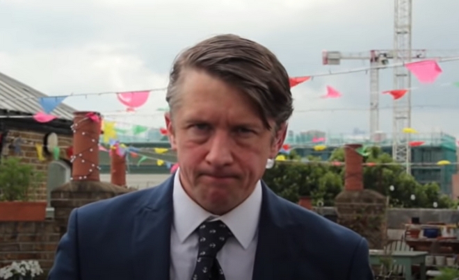 Jonathan Pie: Ένας Άγγλος τσάκισε τον ρατσισμό μέσα σε τέσσερα λεπτά ...