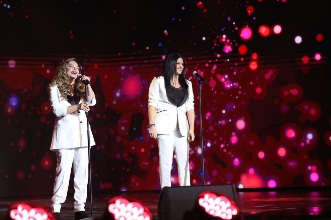 J2US - Δήμητρα Κατσαφάδου: Η guest εμφάνιση που δεν περίμενε κανείς | News 24/7