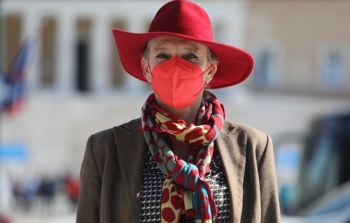 Ingeborg Beugel στο NEWS 24/7: Φεύγω για τη ζωή μου, μού πέταξαν πέτρες ...