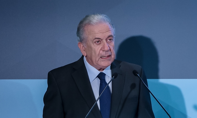 Αβραμόπουλος για Γλύξμπουργκ: "Τον αποχαιρετούμε με τη δέουσα τιμή ...