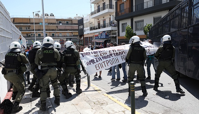 Κολωνός: Απρόκλητη επίθεση της αστυνομίας σε πορεία για την 12χρονη ...