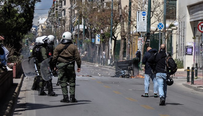 Νέα επεισόδια στην ΑΣΟΕΕ - Συγκρούσεις και οδοφράγματα στην Πατησίων ...