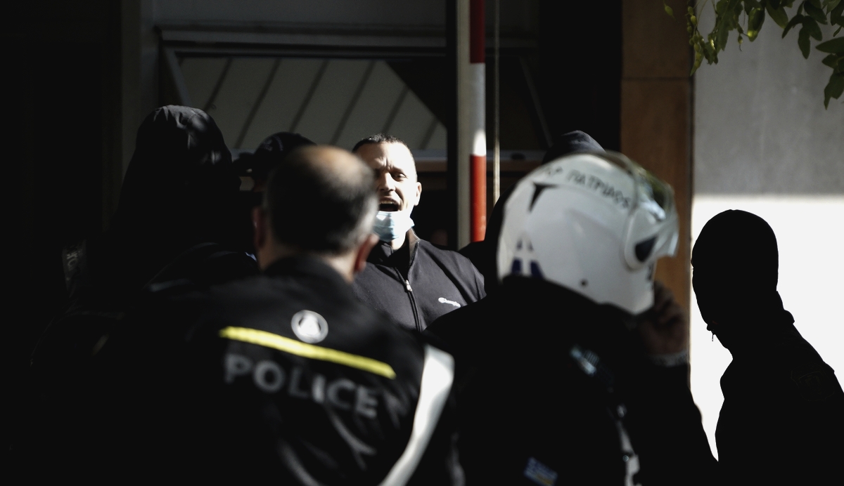 Το διπλό παιχνίδι της ακροδεξιάς εν όψει των εκλογών της 21ης Μαϊου ...
