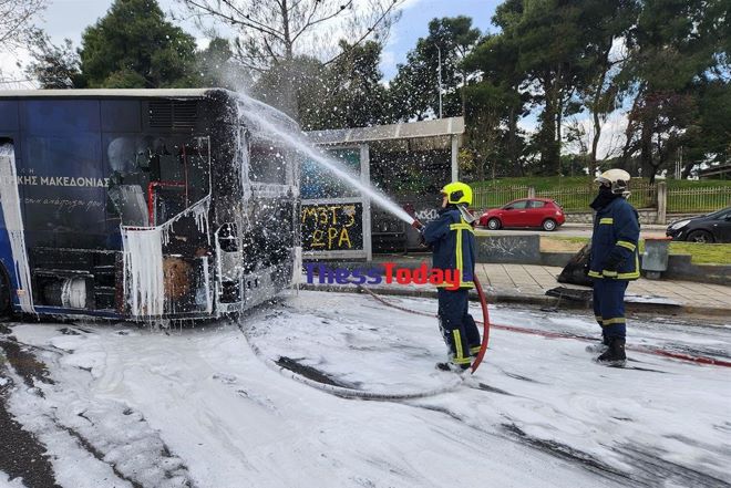 Θεσσαλονίκη: Φωτιά σε ακινητοποιημένο αστικό λεωφορείο | News 24/7