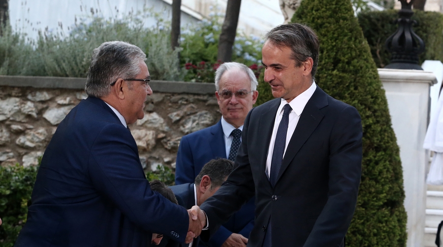 Μητσοτάκης: "Μου έκανε παράπονα ο Κουτσούμπας για τις μπύρες, μου είπε ...