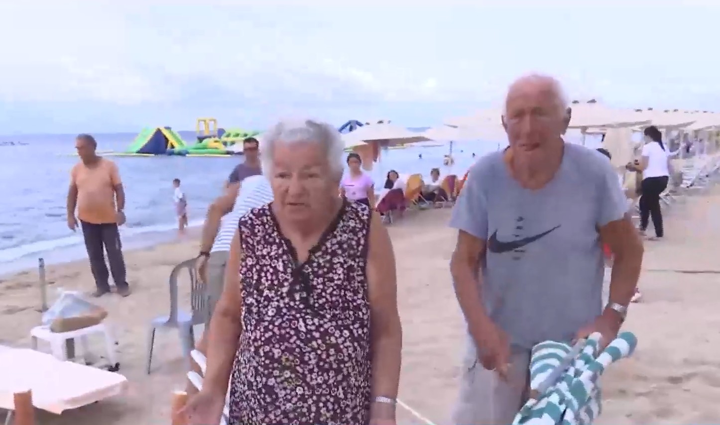 Φλογητά Χαλκιδικής: Ένταση από την απομάκρυνση "μόνιμων" ομπρελών ...