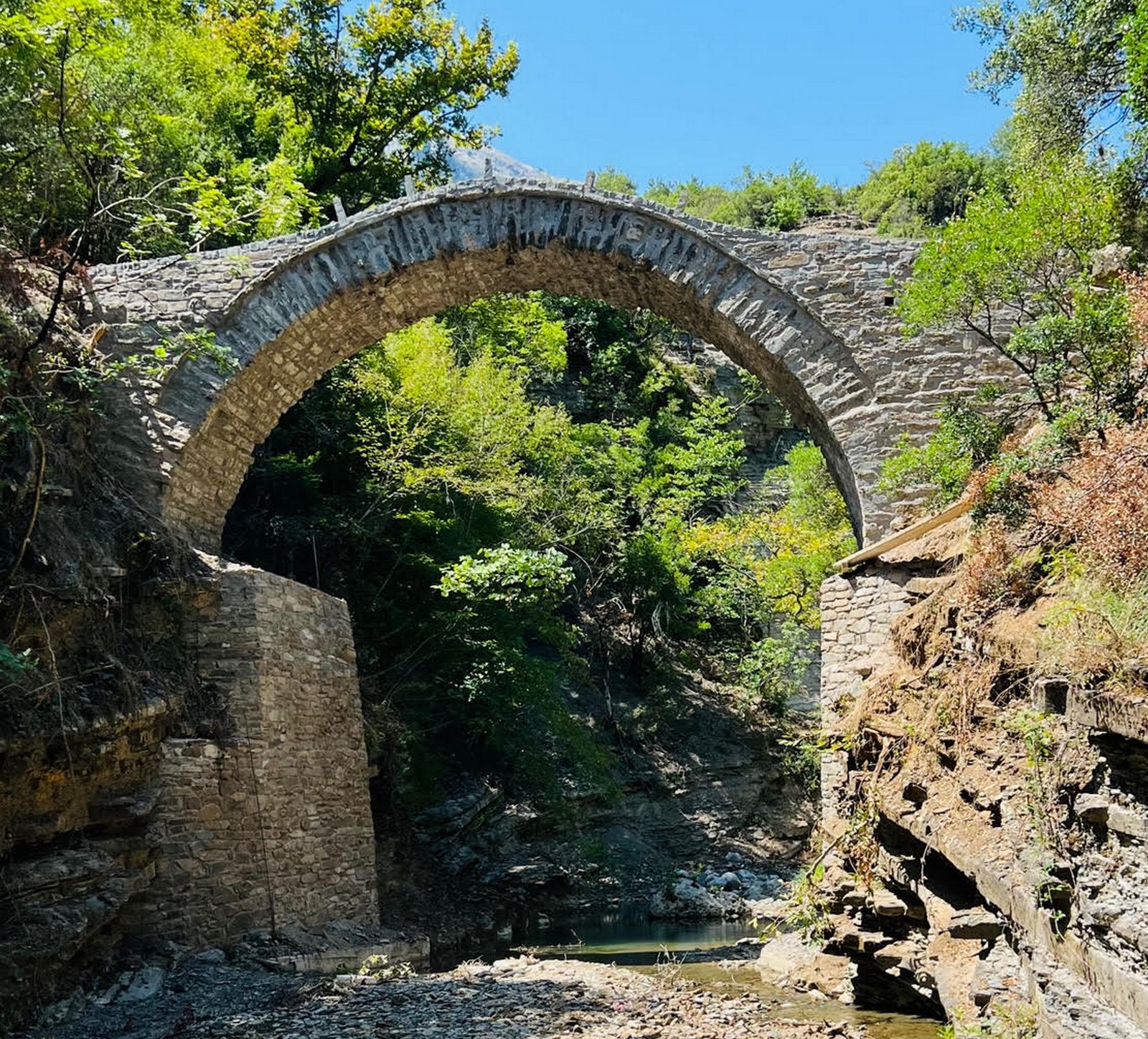 Διασώθηκε η ιστορική γέφυρα της Μεγαλόχαρης Αρτας | News 24/7