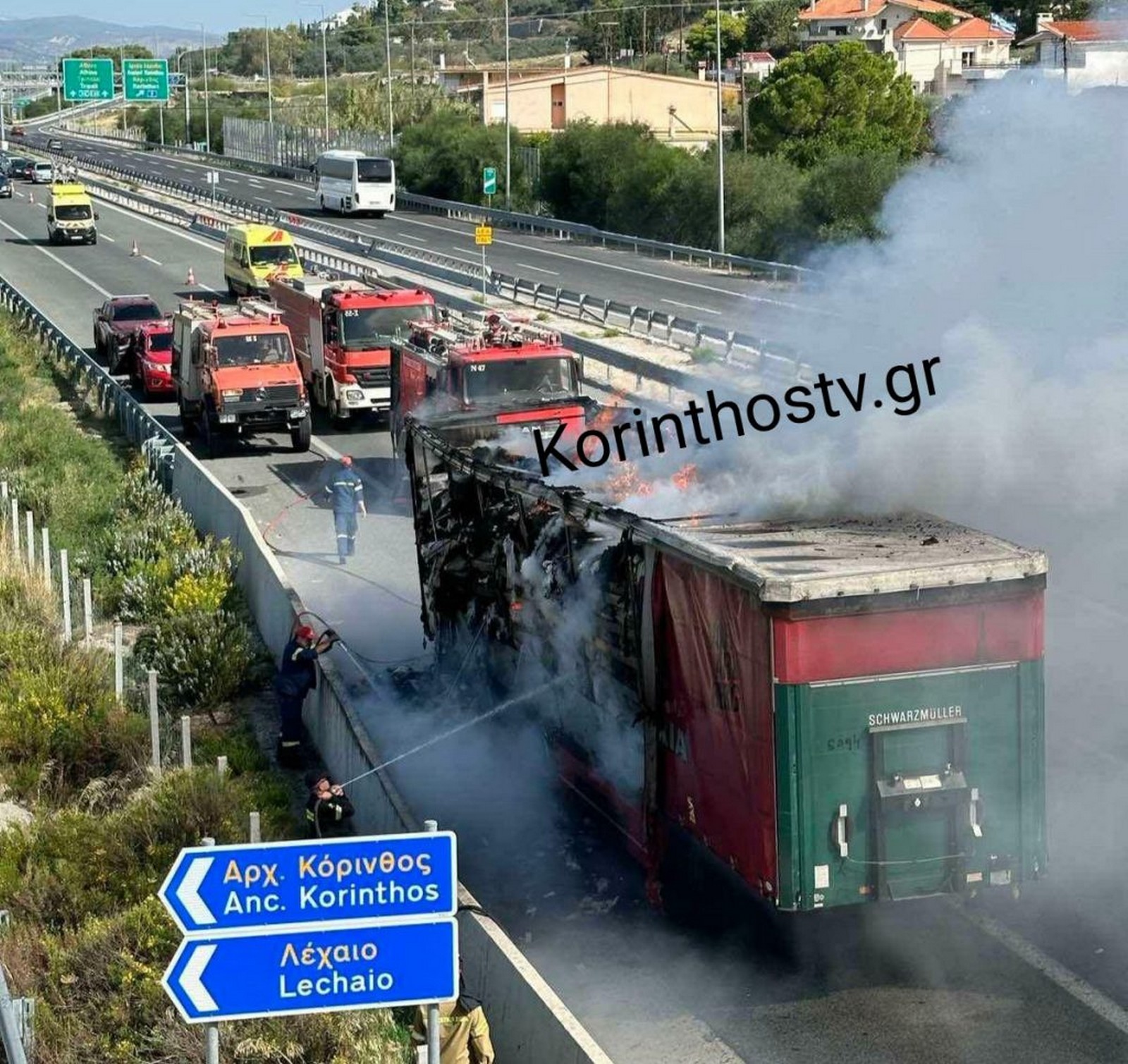 Φωτιά σε εν κινήσει φορτηγό στην Αθηνών - Πατρών