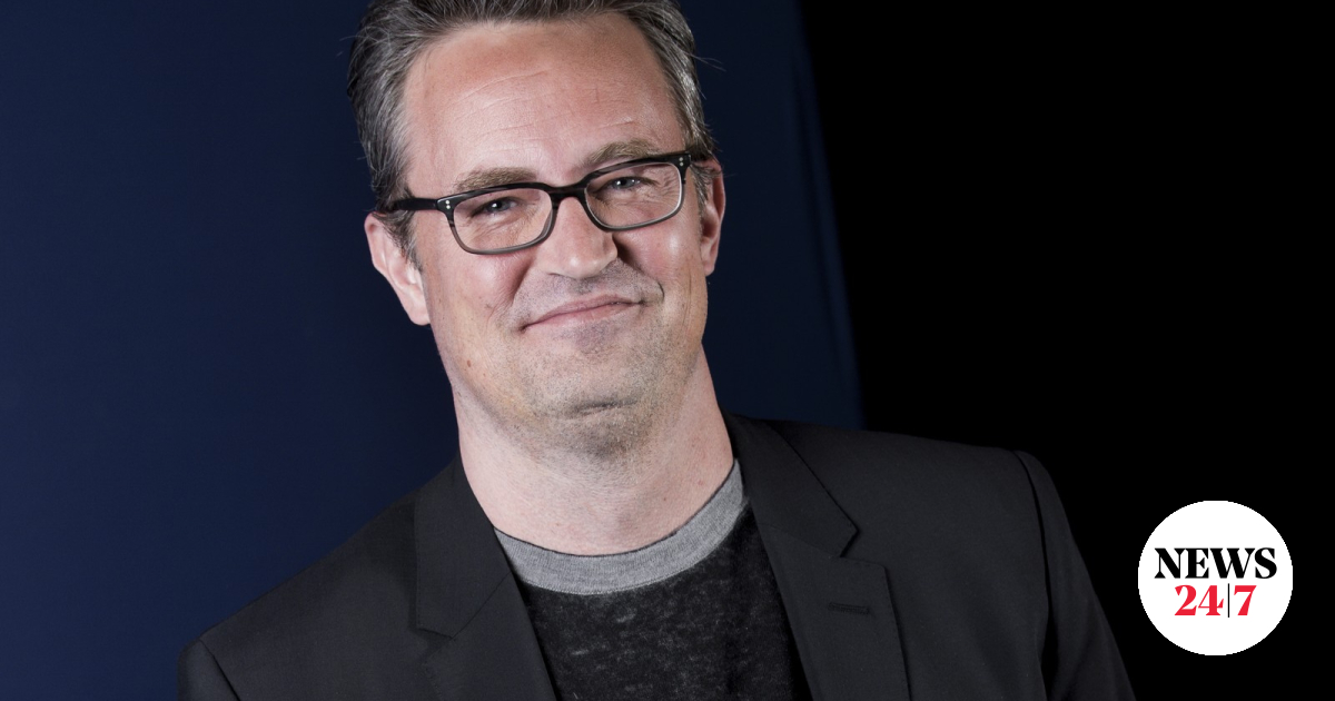 Οι άνθρωποι που ήταν στο πλάι του Μάθιου Πέρι τον αποχαιρετούν