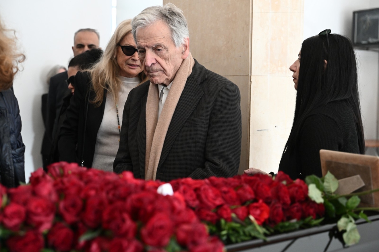 Βασίλης Βασιλικός: Συγκίνηση στην κηδεία του βραβευμένου συγγραφέα ...