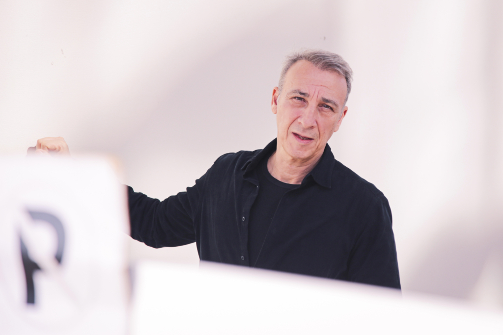 Μίνως Μάτσας: “Κάποιοι καλλιτέχνες καλύτερα να μη μιλάνε”