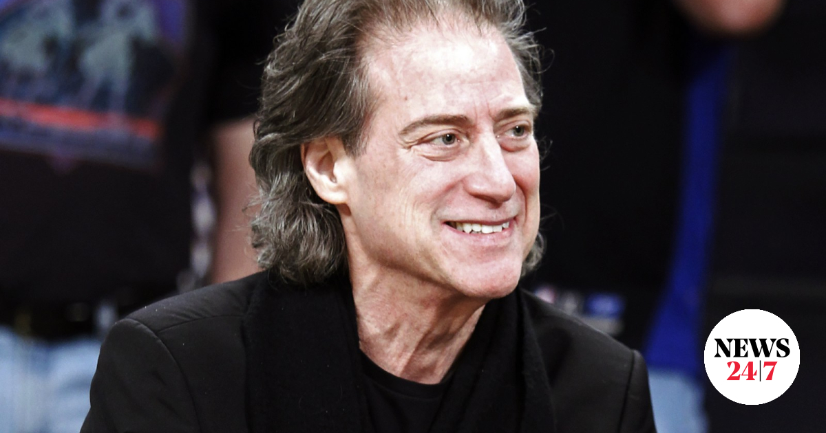Πέθανε ο κωμικός Richard Lewis σε ηλικία 76 ετών