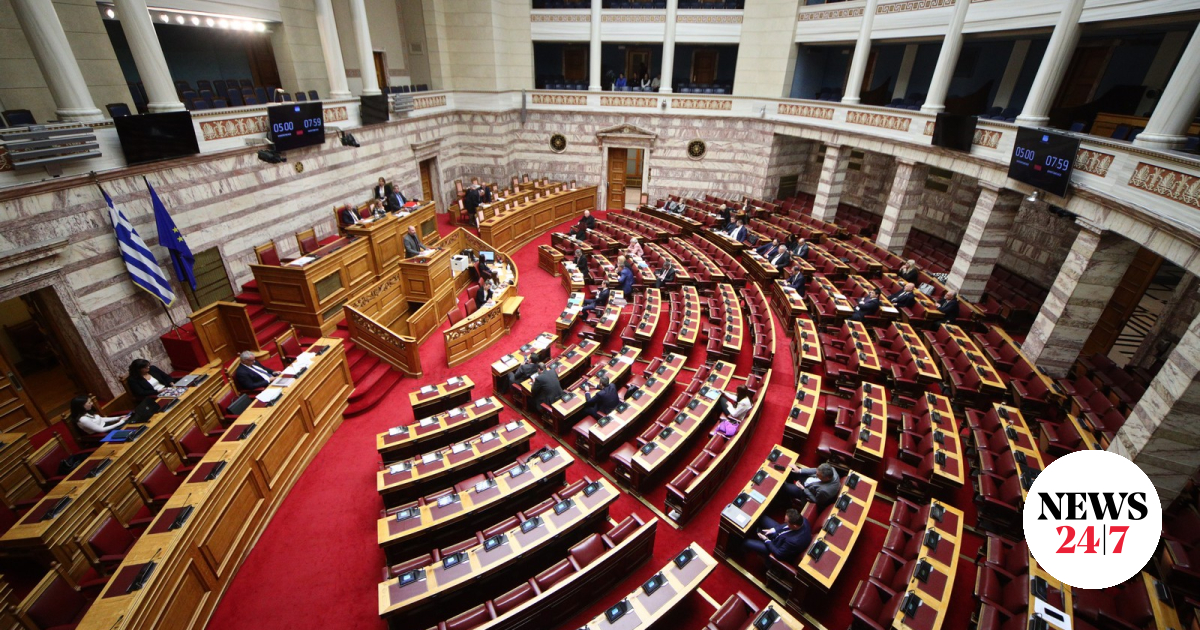 Σε εξέλιξη η συζήτηση για την πρόταση δυσπιστίας - LIVE ΕΙΚΟΝΑ