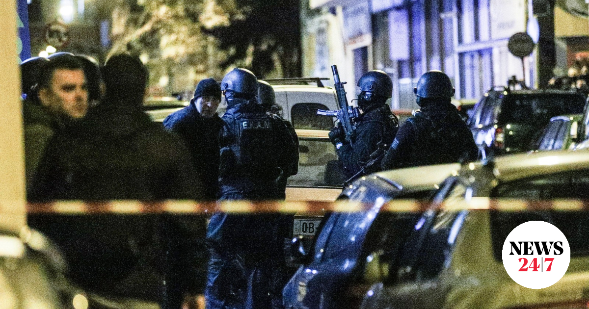Βρέθηκε γιάφκα με όπλα και εκρηκτικά στο Παγκράτι