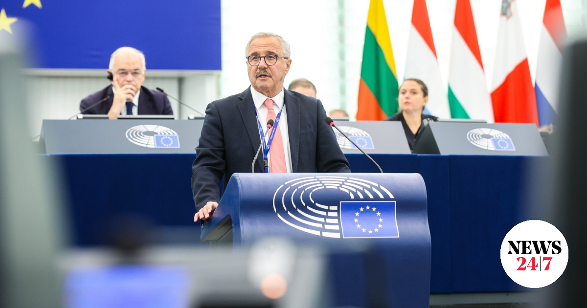 Μανιάτης: "Μας κοροϊδεύουν η Ευρωπαϊκή Eπιτροπή και η πρόεδρός της με ...
