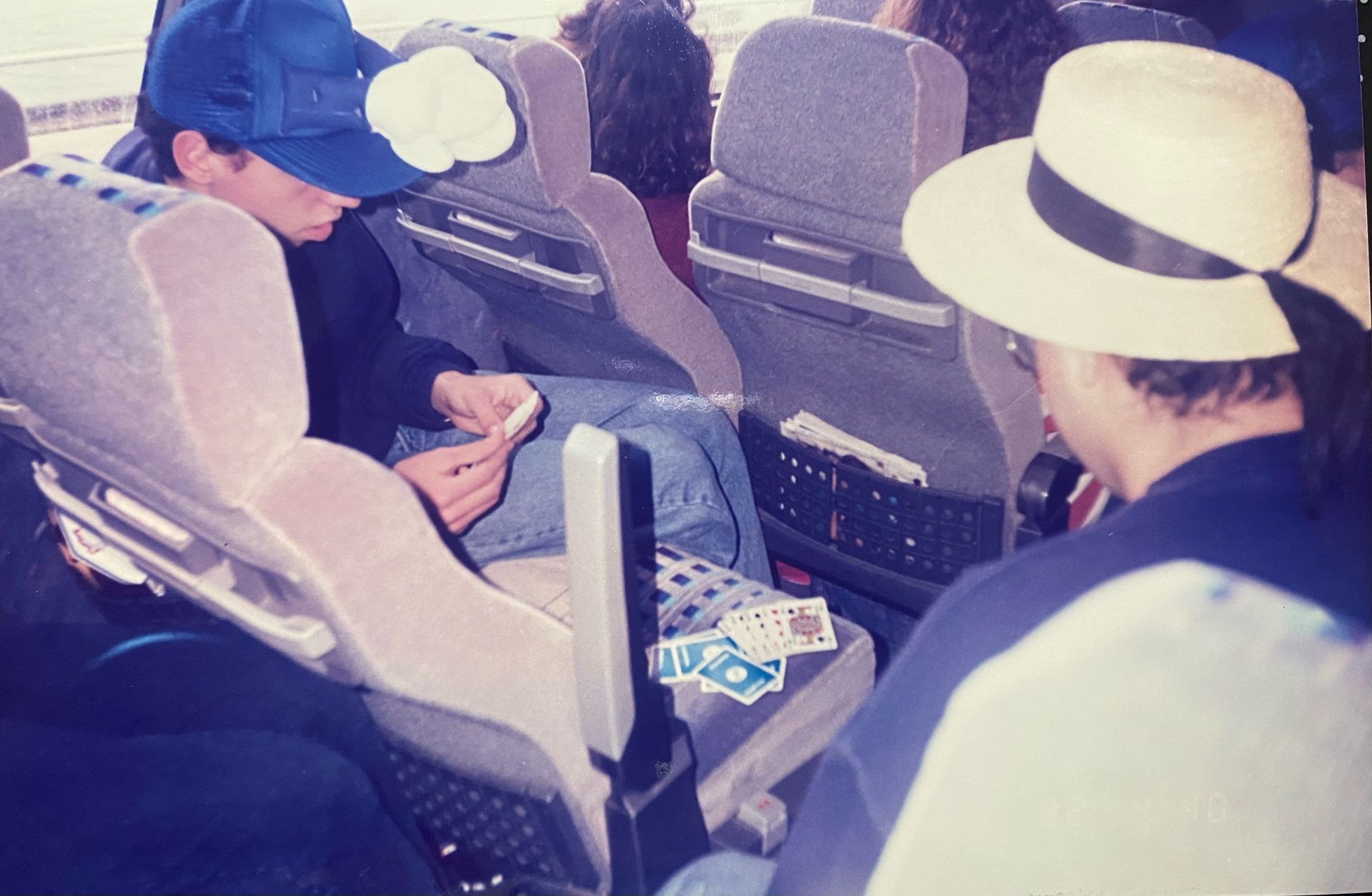 Τι γινόταν στις πενθήμερες των '90s; Χαοτικές φωτογραφίες με τσουλούφια ...