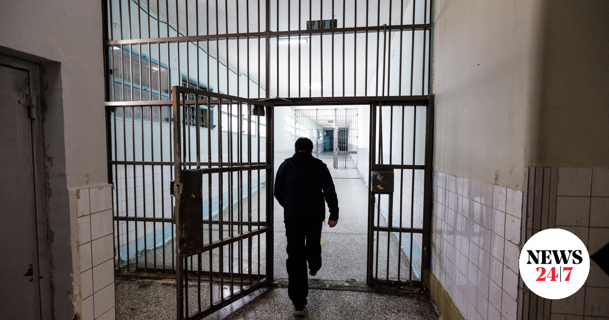 Φυλακές Άμφισσας: "Μη φυλακίζετε άλλους, δεν χωράνε"