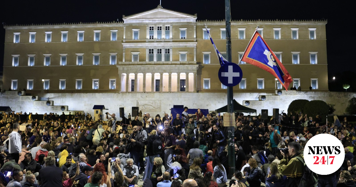 Τέμπη: Πλήθος κόσμου στο Σύνταγμα για τον Πάνο Ρούτσι - "Συνεχίζω μέχρι ...