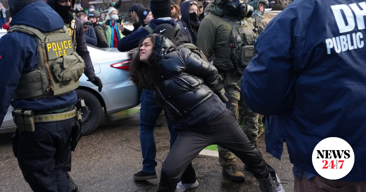 Σοκαριστικό βίντεο: Πράκτορες της ICE σύρουν ανάπηρη γυναίκα από το ...