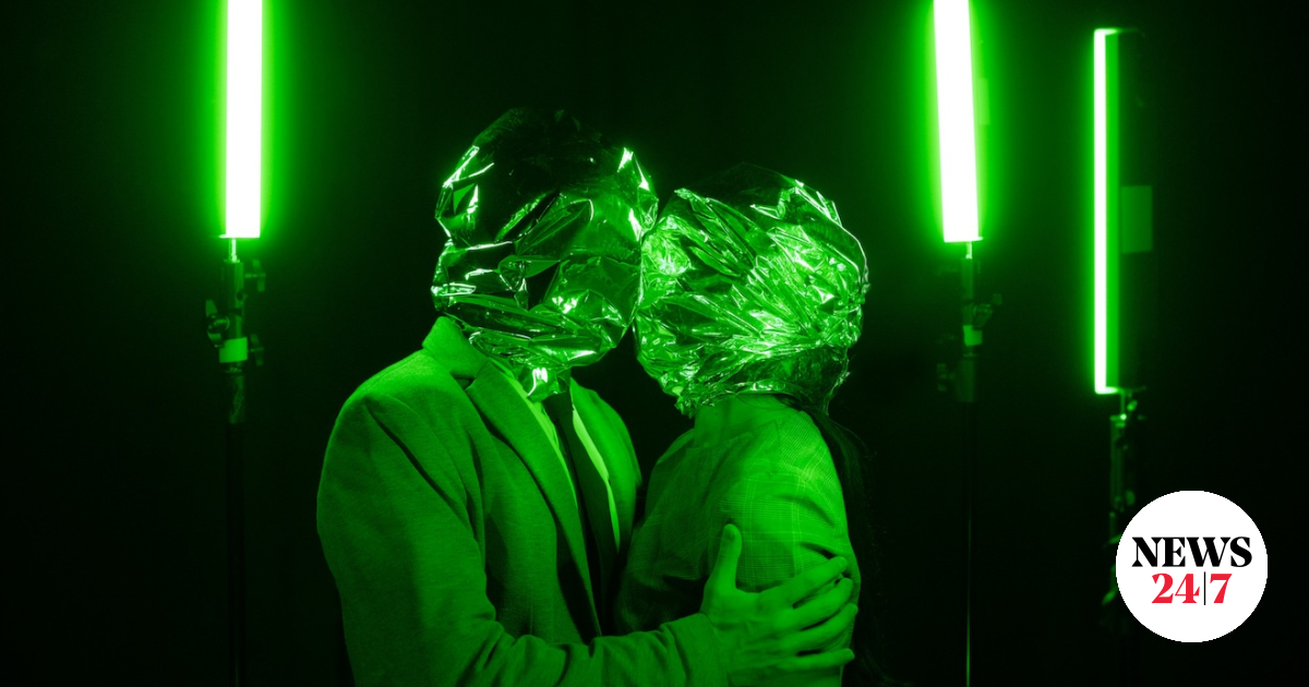 Το Zyklon φέρνει στο φως τη συνενοχή του παρελθόντος