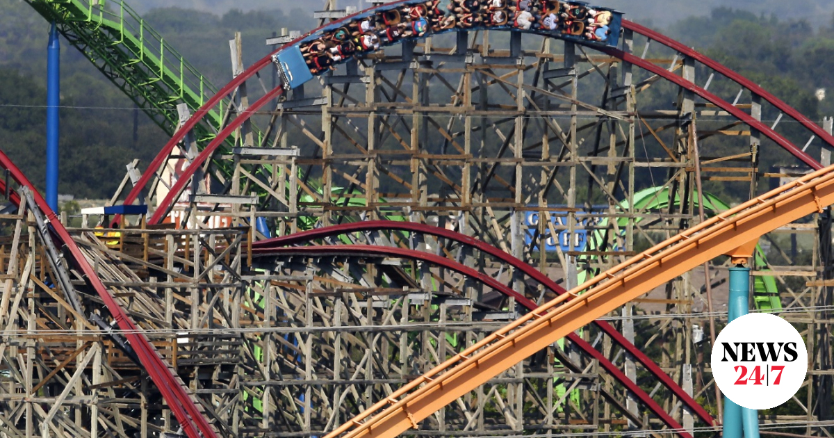 Στιγμές τρόμου σε λούνα παρκ στο Τέξας - Roller coaster "κόλλησε" στον αέρα